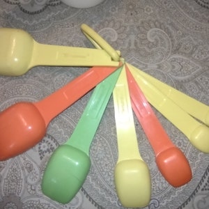 Vintage Tupperware Measuring Spoons and Cups - Etsy