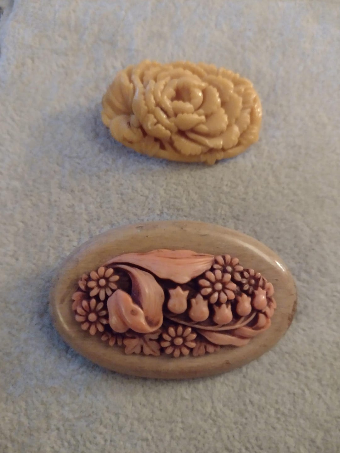 Vintage 1940's Celluloid Floral Brooches and Necklace - Etsy