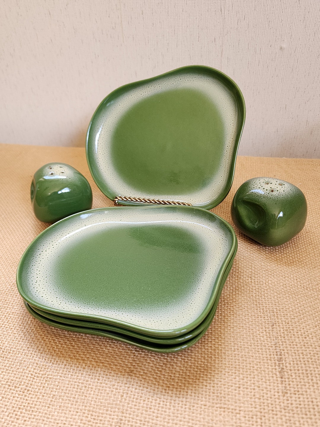 Vintage Mid-century Tamac Pottery 7 Plates salt Pepper Set Frosty Pine ...