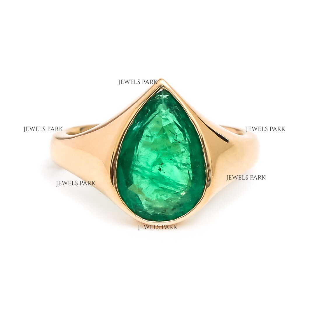 Emerald Signet Ring Gold | Vintage-inspired Minimal Emerald Signet Ring ...