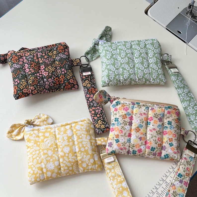 Quilted Keychain Wallet Sewing Pattern | Zipper Pouch With Wristlet ...