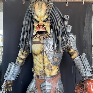 Predator Statue - Etsy