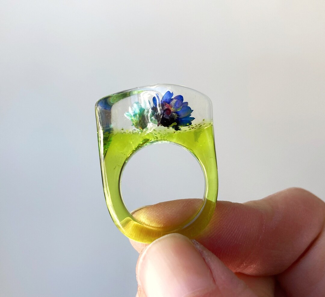 Vintage Floral Embedded Resin Ring, Size 6.75 - Etsy