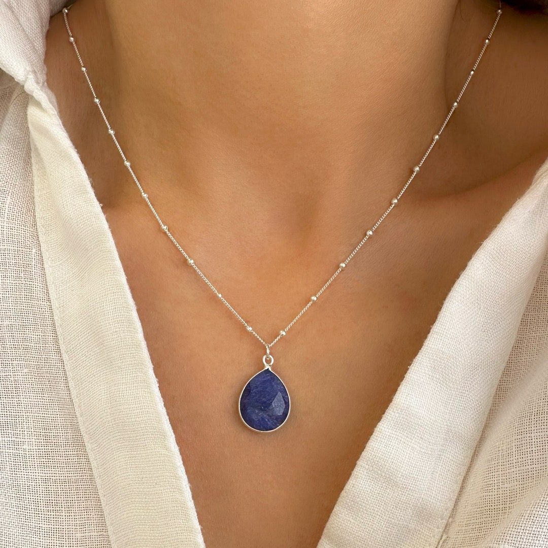 Collar de zafiro azul en bruto, piedra de nacimiento de septiembre ...