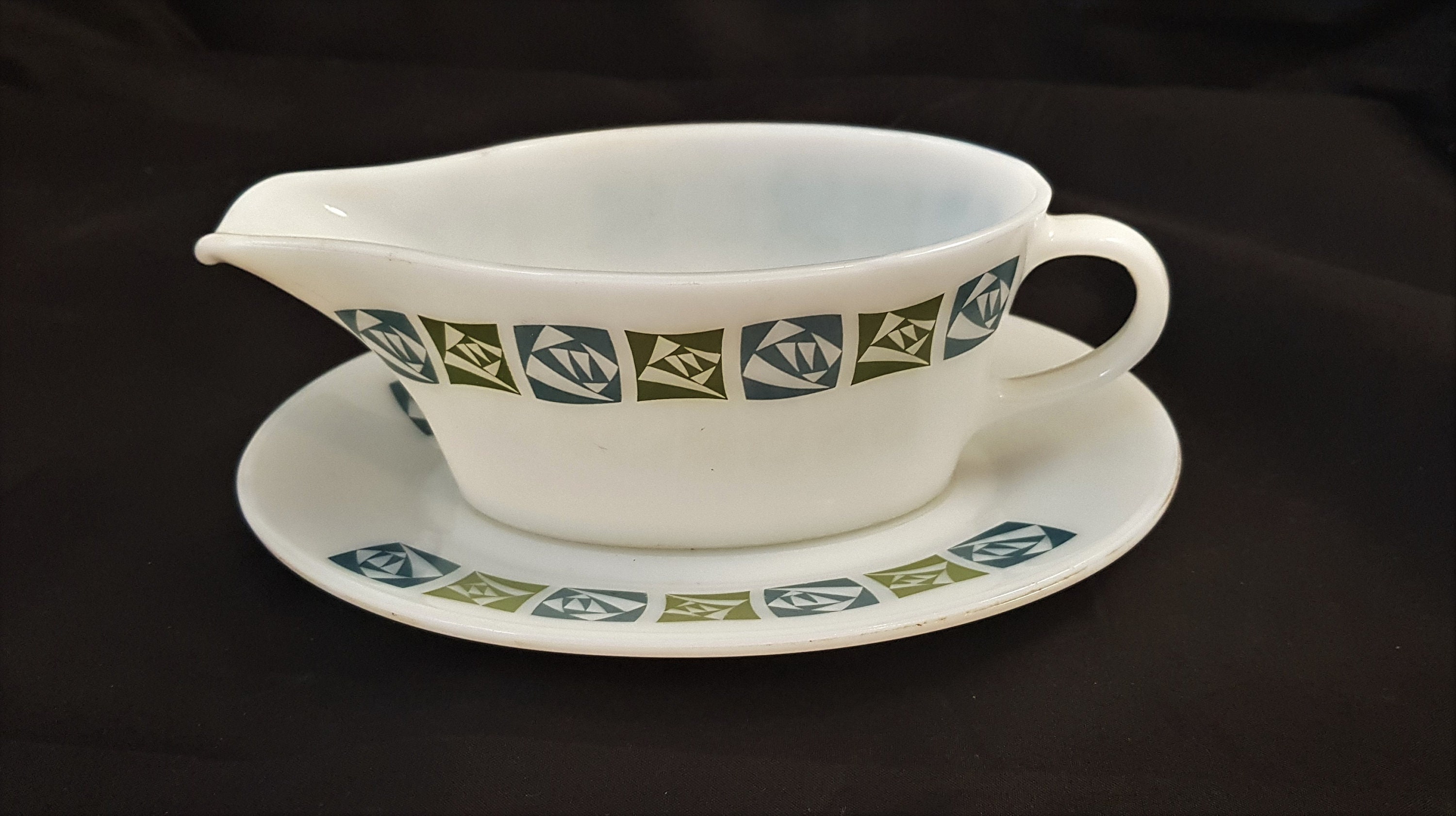 Vintage JAJ Pyrex Gravy Boat And Saucer Pyrex Rare Pattern - Etsy.de
