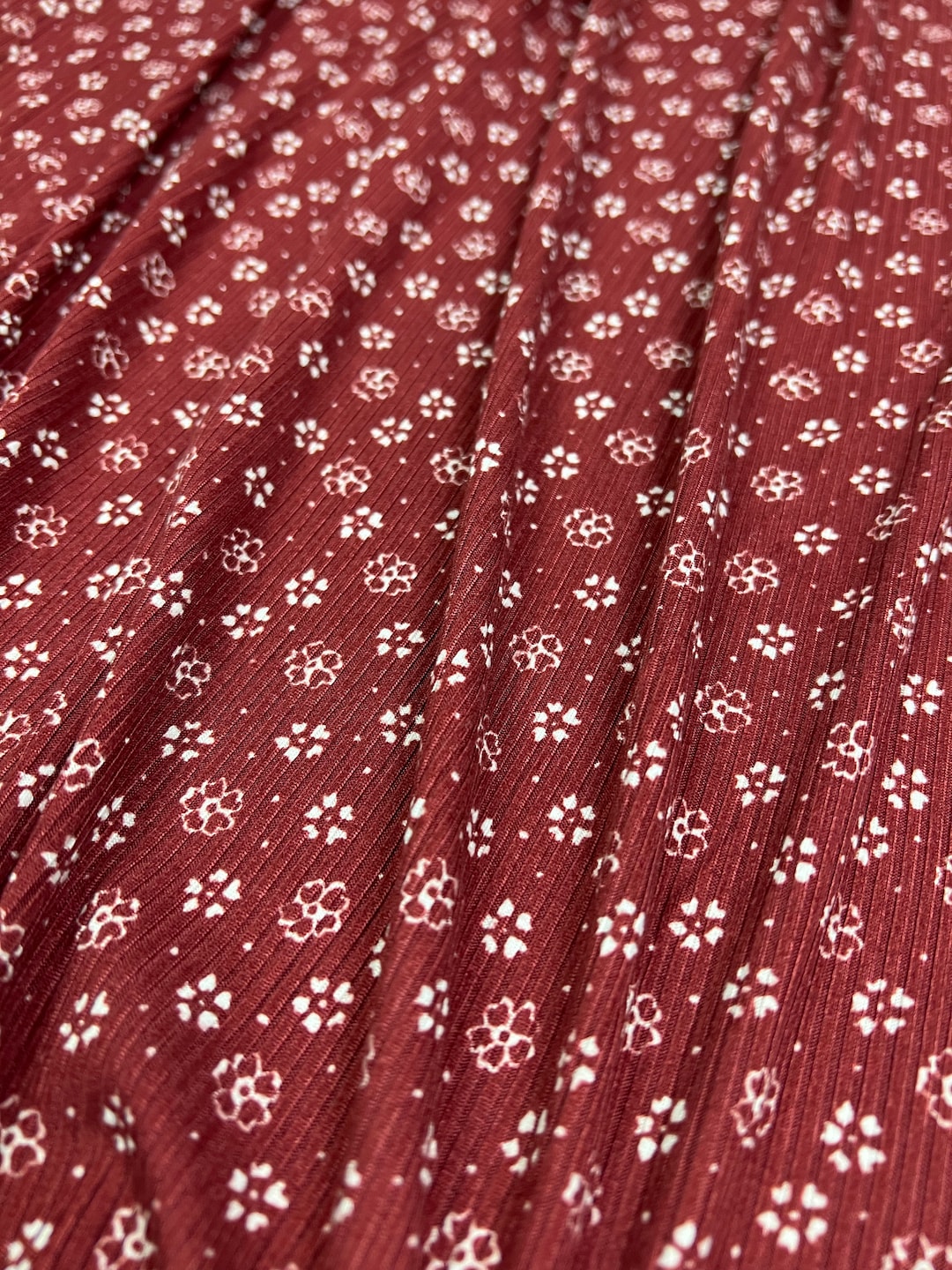 Ribbed Knit Fabric, White Ditsy Floral W/ Burgundy Base, 4x2 Rib, Poly ...