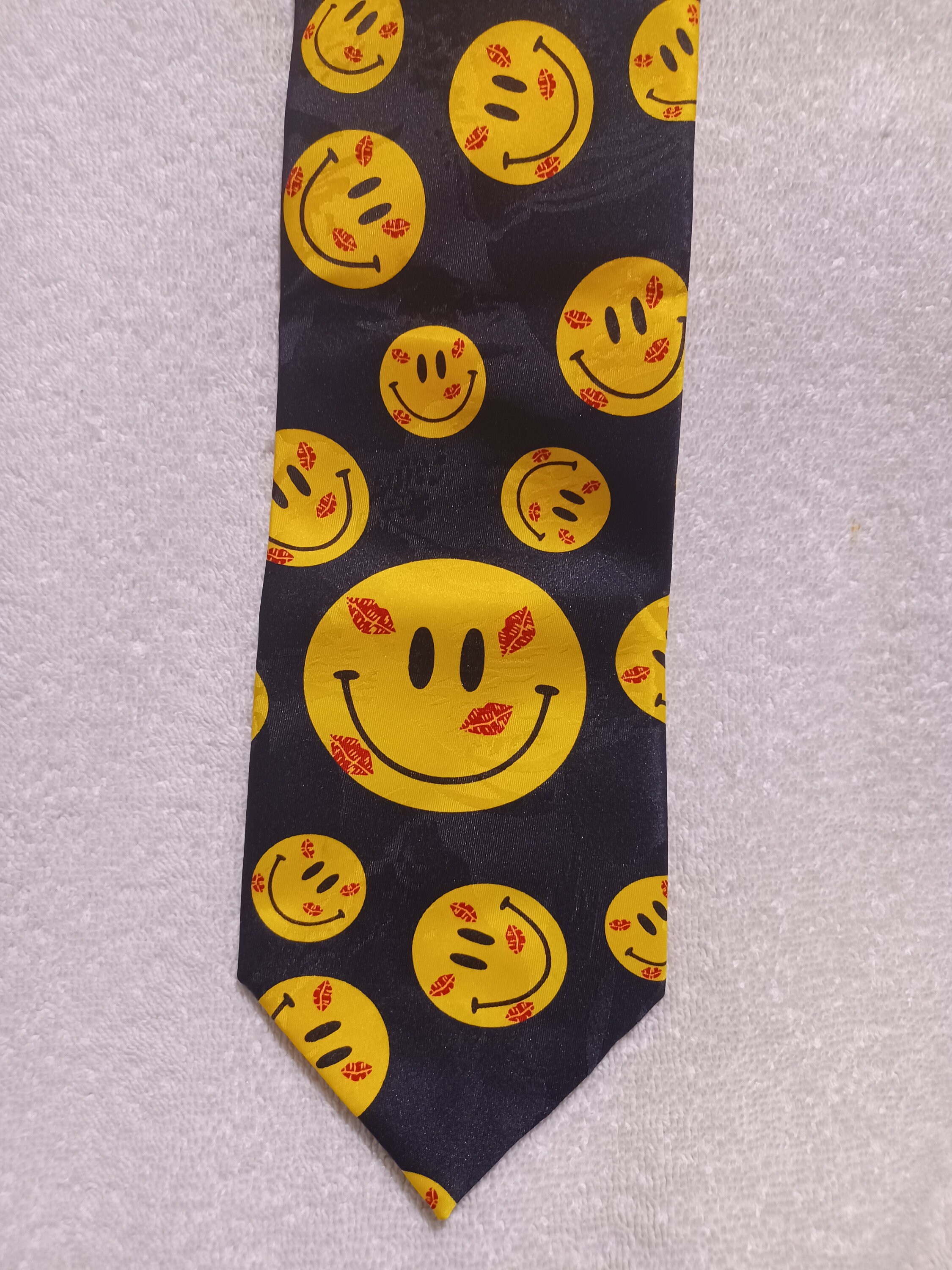 Vintage Smiley Faces With Lip Kisses Necktie - Etsy