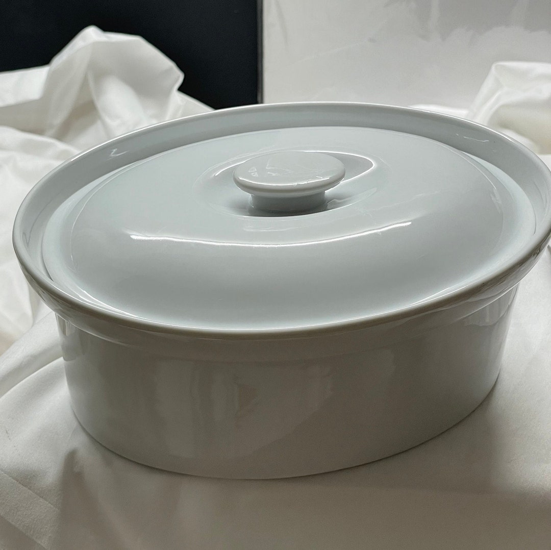 White Covered Casserole Dish 1 1/2 Qt. Corningware - Etsy