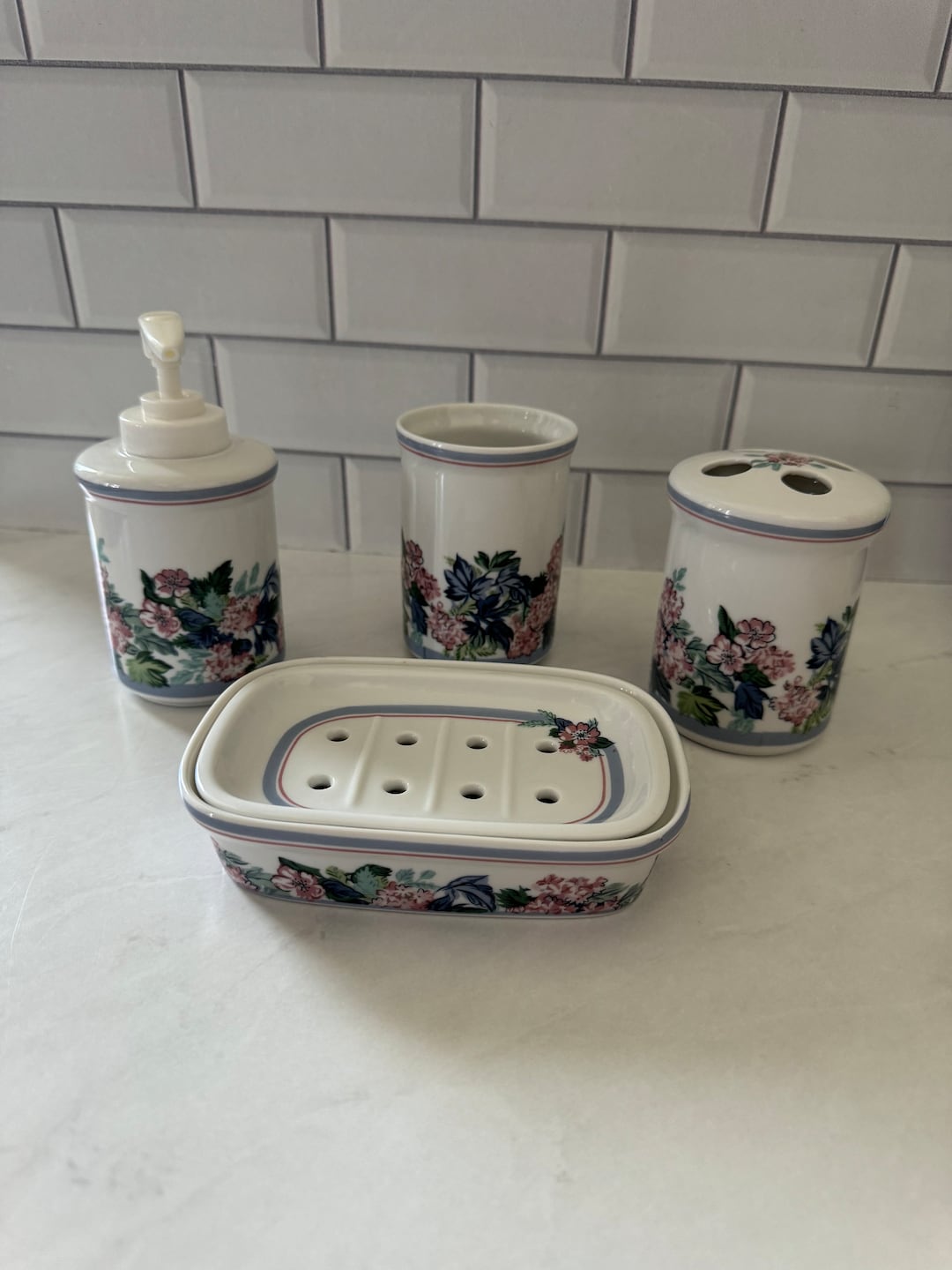 4pc Vintage Laura Ashley Ashbourne Bathroom Accessories Set: Soap Dish ...