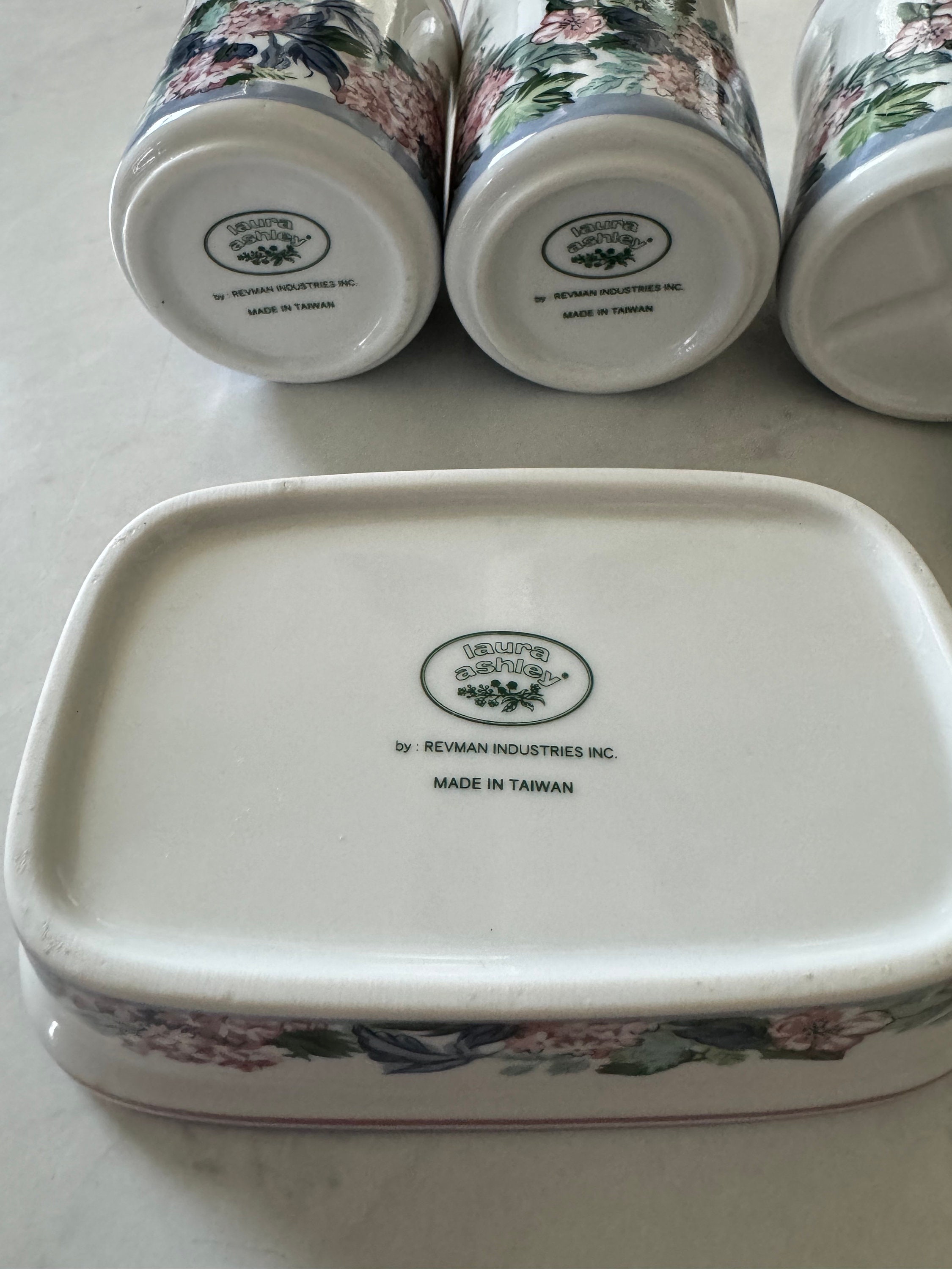 4pc Vintage Laura Ashley Ashbourne Bathroom Accessories Set: Soap Dish ...