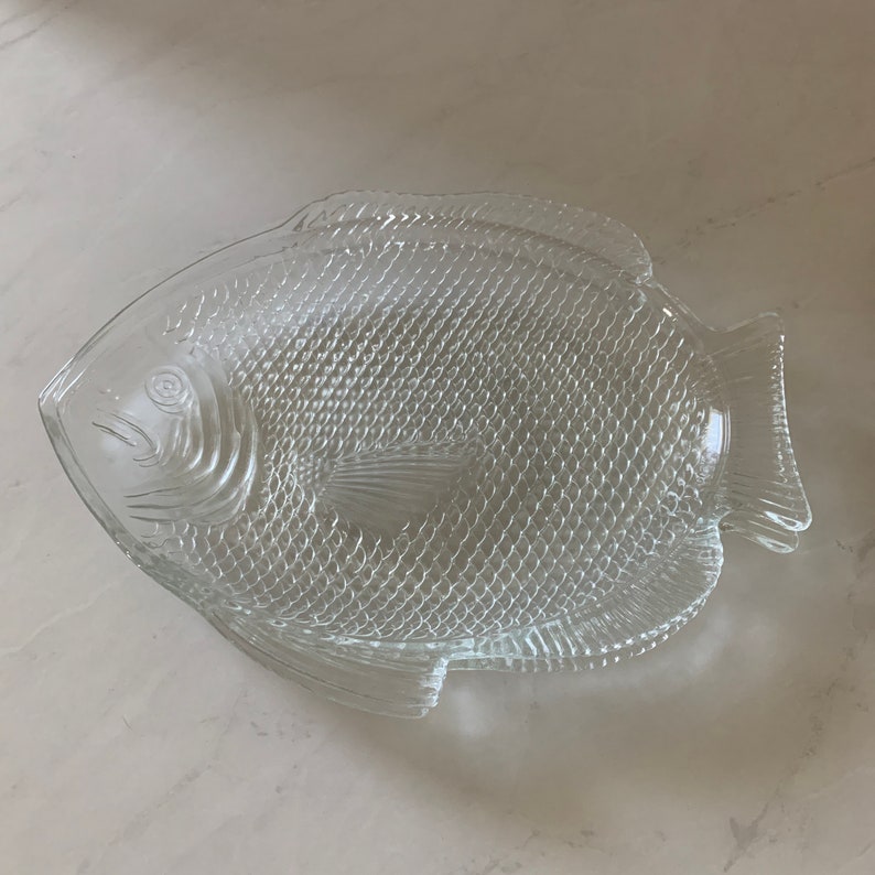 Vintage Set of 2 Clear Glass Fish Plates USA Ovenproof Dinnerware Beach ...