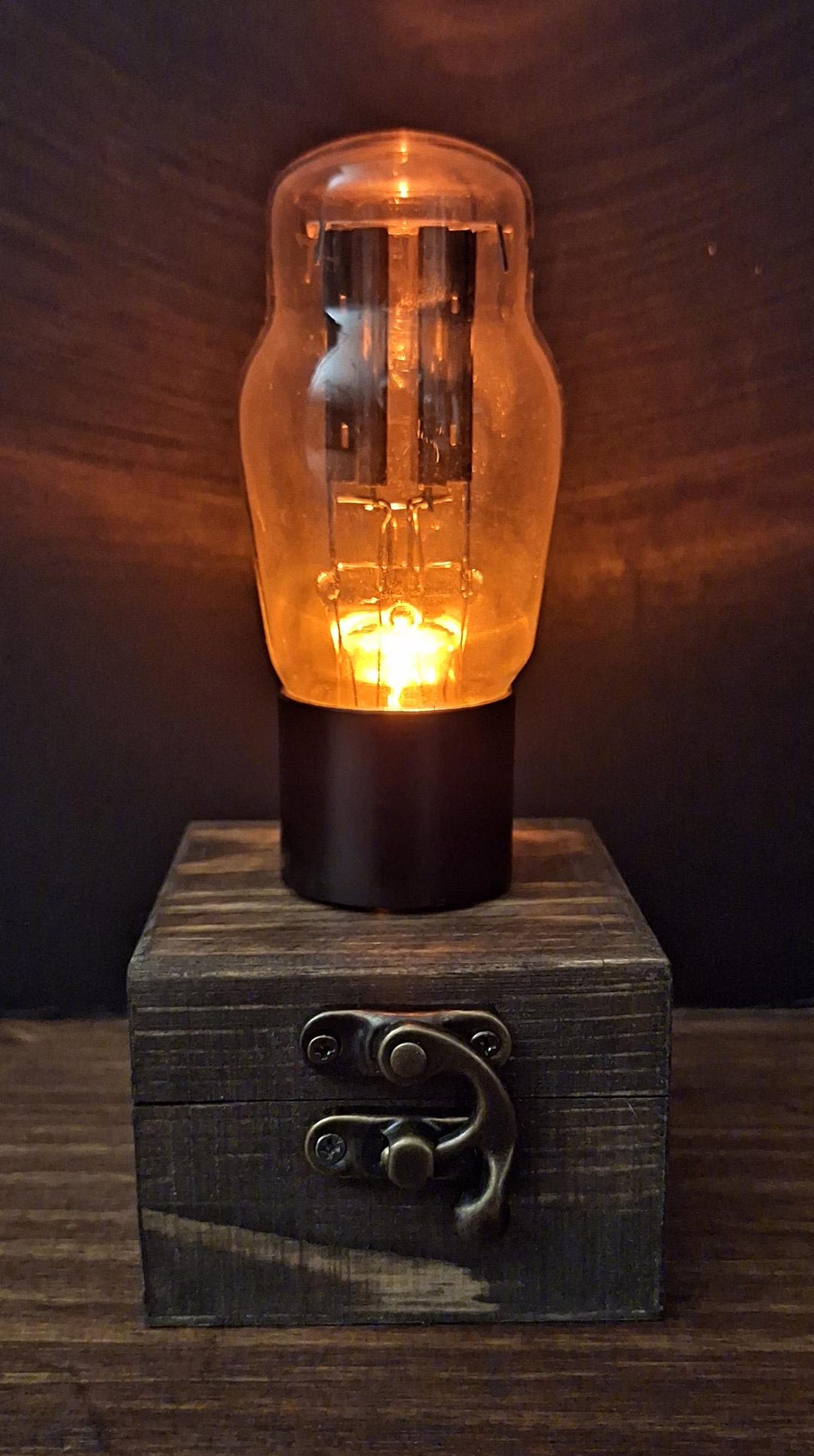 Old Antique Radio Lighted Vacuum Tube - Novelty Night Light / LED Amp ...