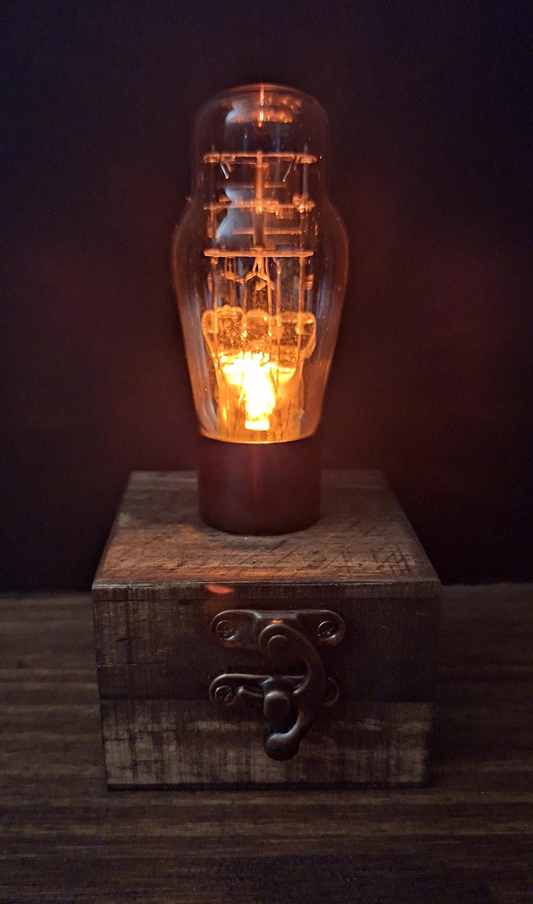 Old Antique Radio Lighted Vacuum Tube - Novelty Night Light / LED Amp ...