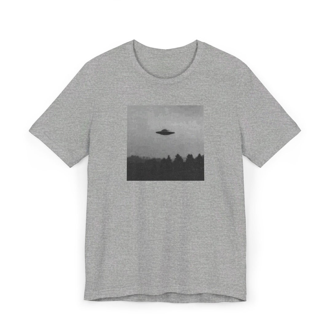 UFO T-shirt, Flying Saucer Graphic Shirt, Conspiracy Theory Fan Gift ...