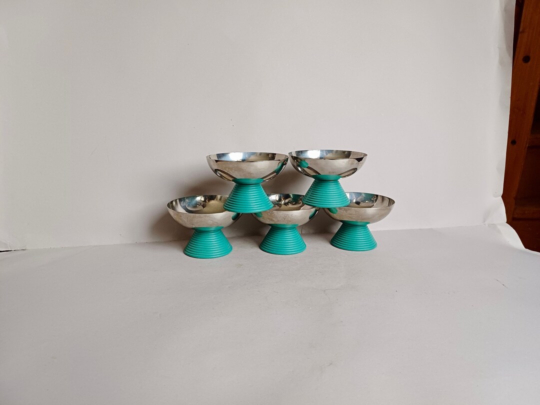 A Lovely Vintage Set of 5 Coupes, Ice Cream Cups, Stainless Steel ...