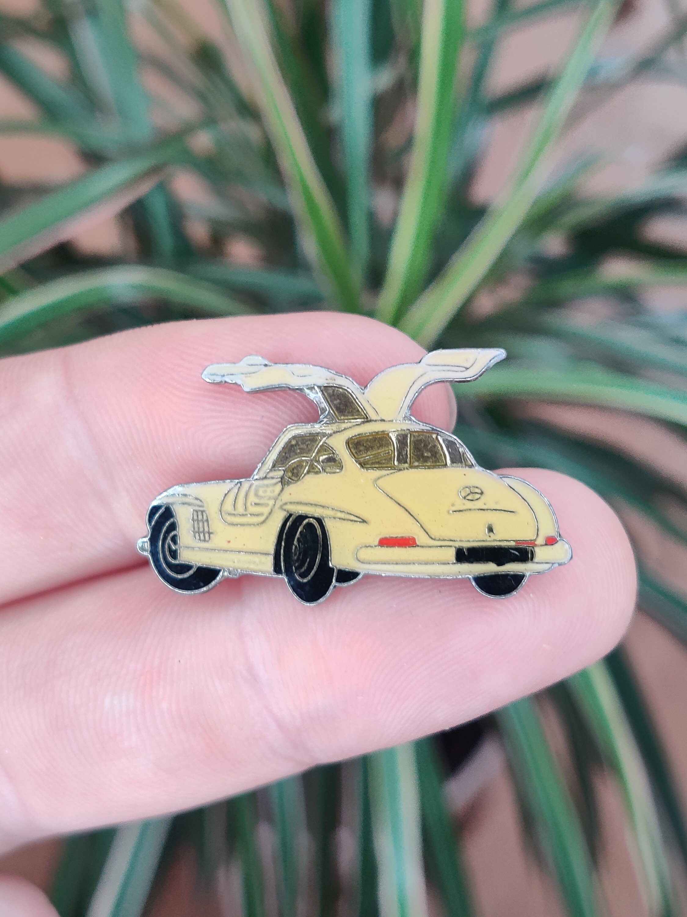 Pin Mercedes Benz 300