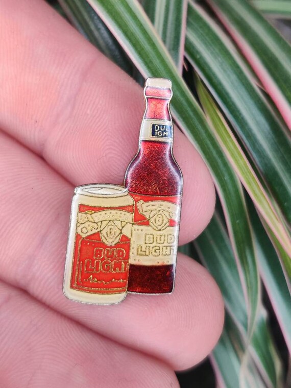 Budweiser Bud Light vintage enamel lapel pin badgde. - Gem