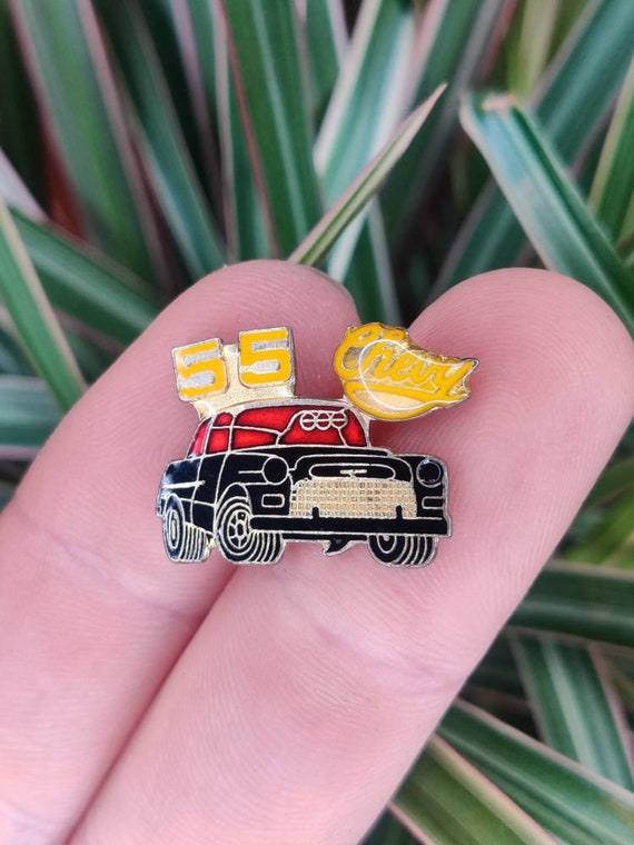 Chevrolet 55 Chevy vintage enamel lapel pin badge. - Gem