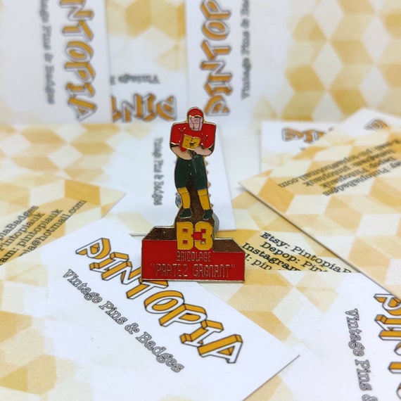 Canadian hockey team B3 vintage enamel pin badge bric… - Gem