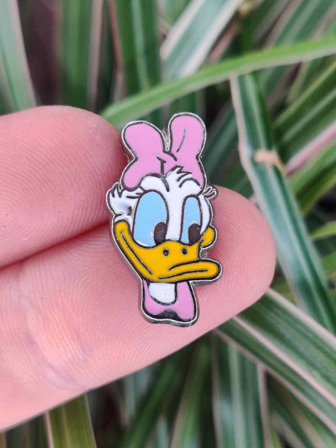 Daisy Duck Vintage Enamel Lapel Pin Badge, Disney. - Etsy
