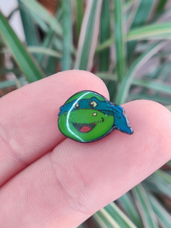 TMNT Leonardo vintage enamel pin badge. Teenage mutan… - Gem