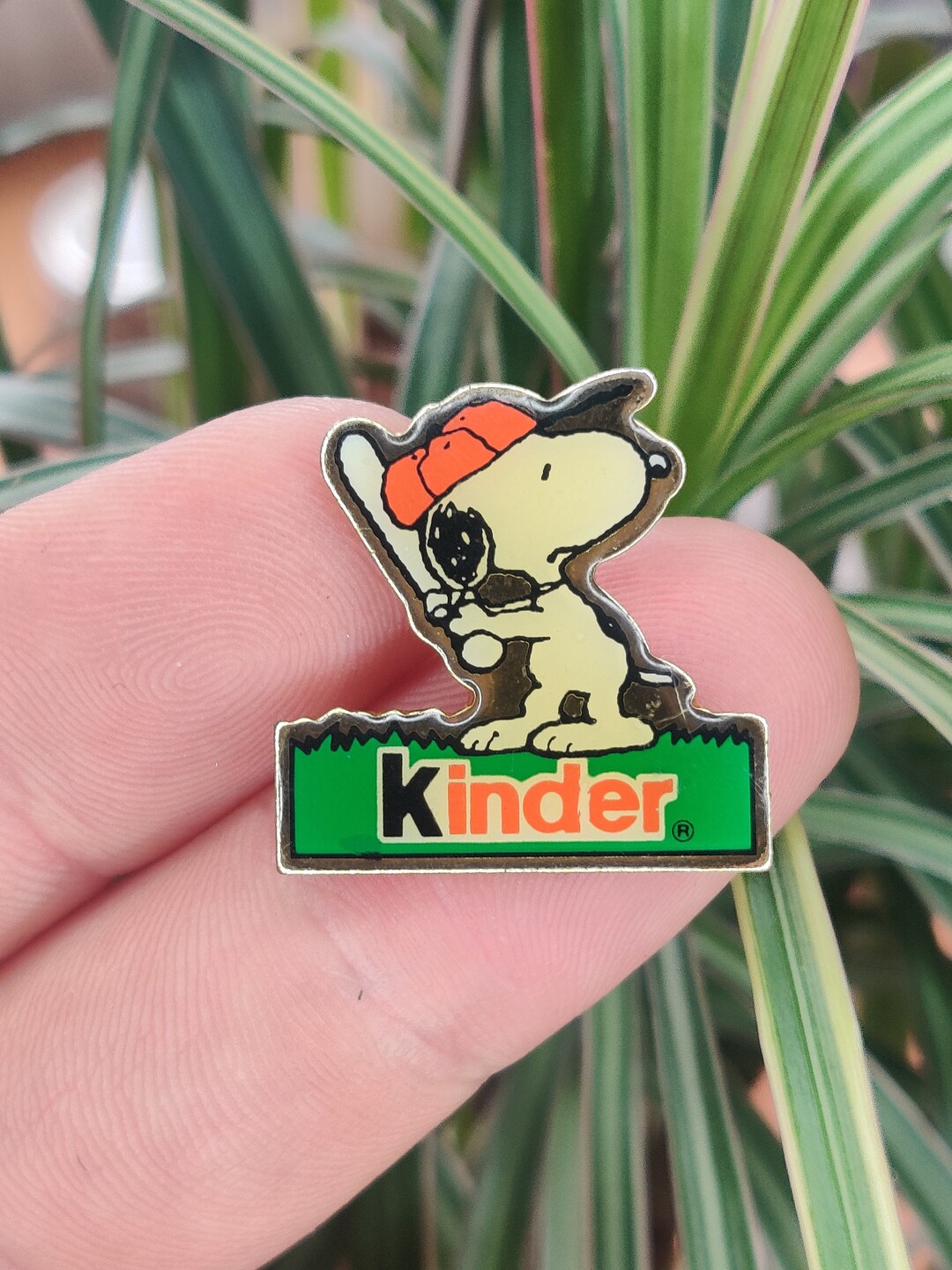 Kinder Snoopy Vintage Pin Badge. Peanuts, Charlie Brown, Schultz ...