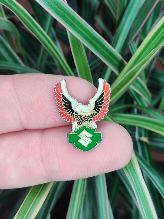 vintage suzuki enamel pins - Gem
