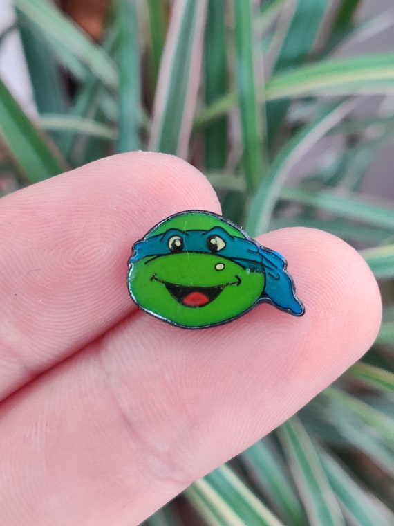 TMNT Leonardo vintage enamel pin badge. Teenage mutan… - Gem