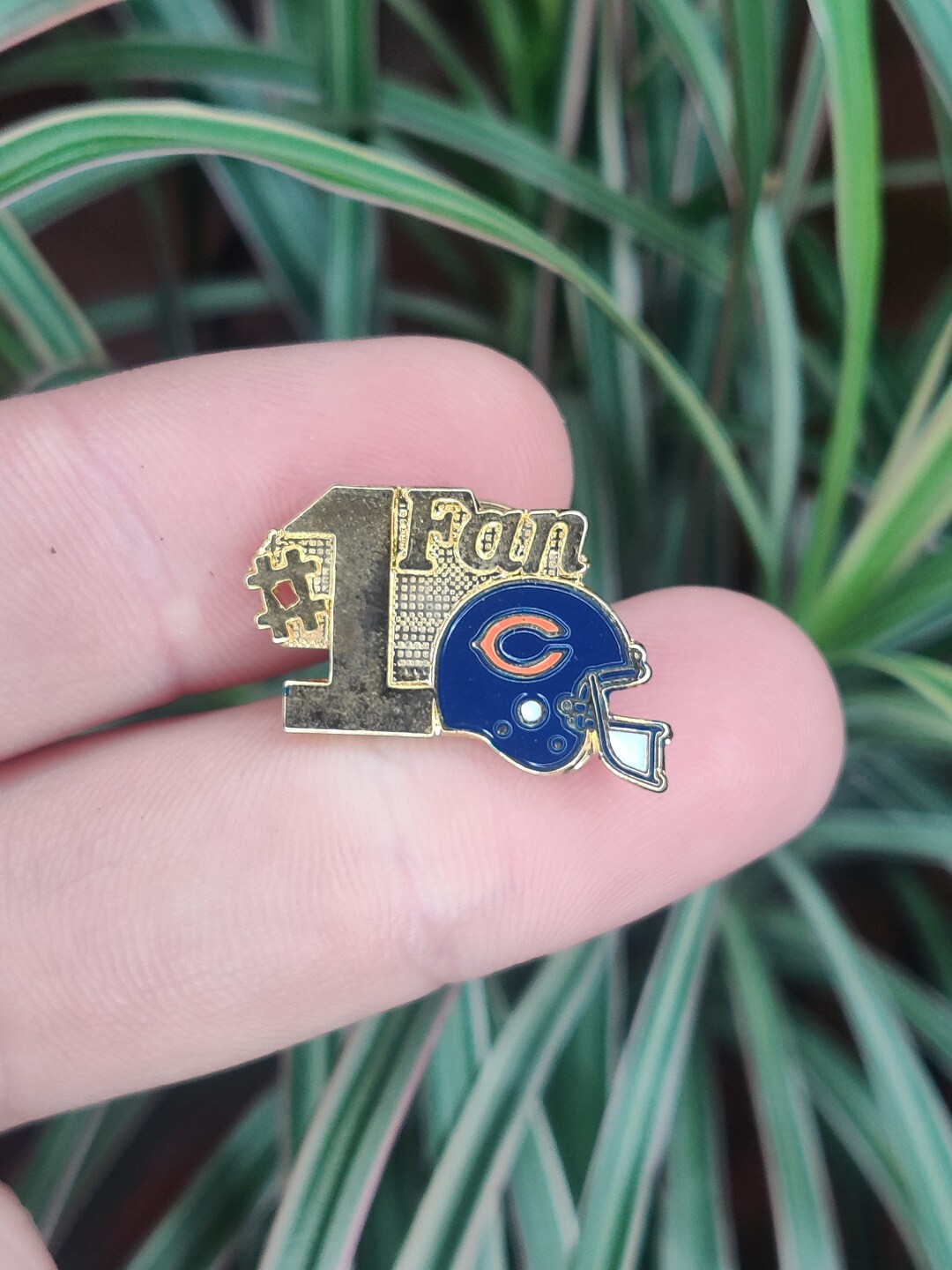 Chicago Bears Number 1 Fan American Football NFL Vintage Enamel Lapel ...
