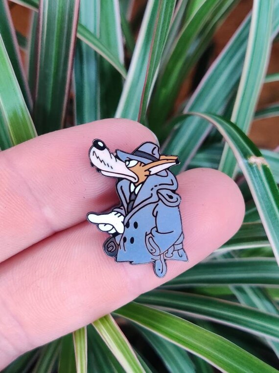 Tex Avery Wolf vintage enamel lapel pin badge. - Gem