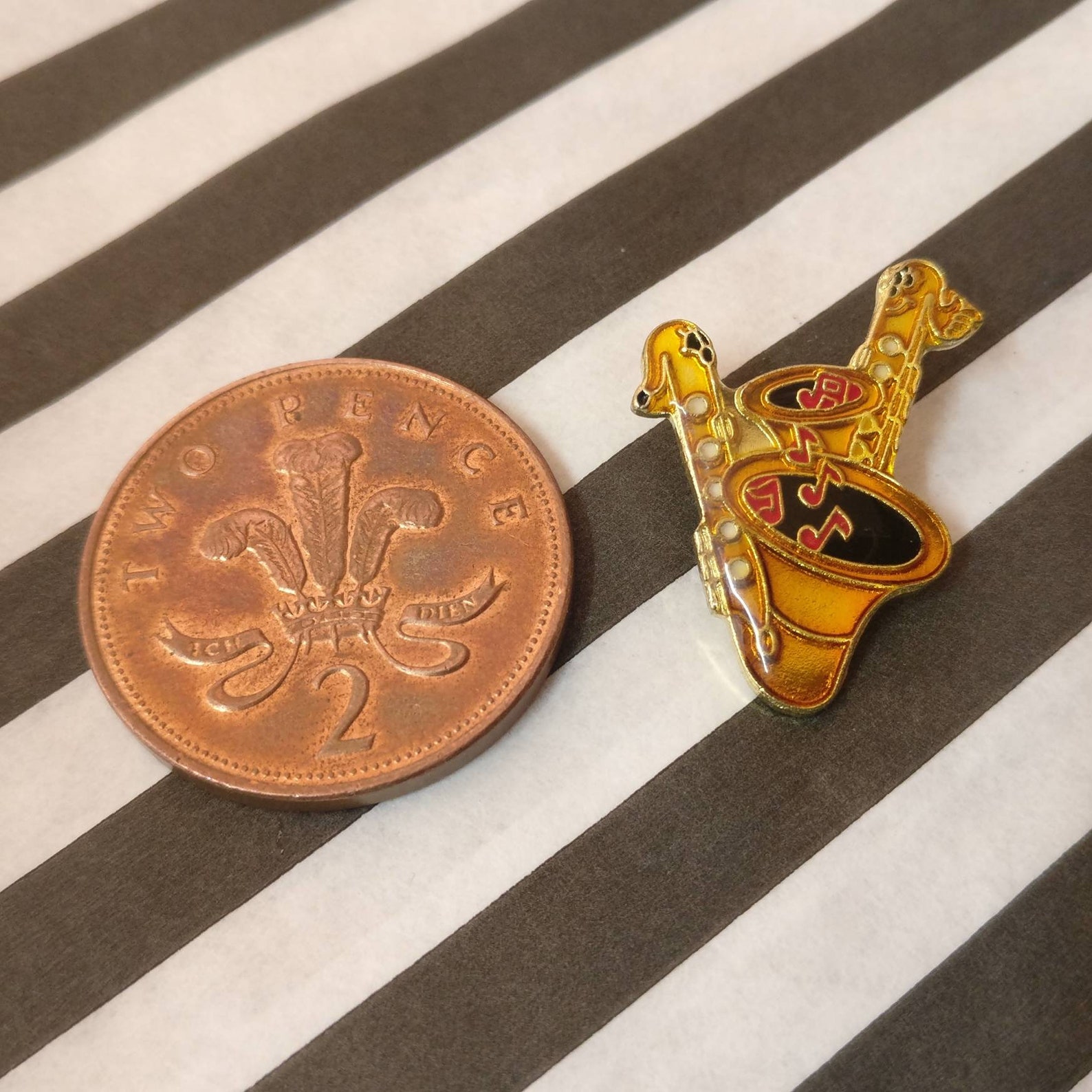 Duelling Saxophone Enamel Pin Badge. - Etsy