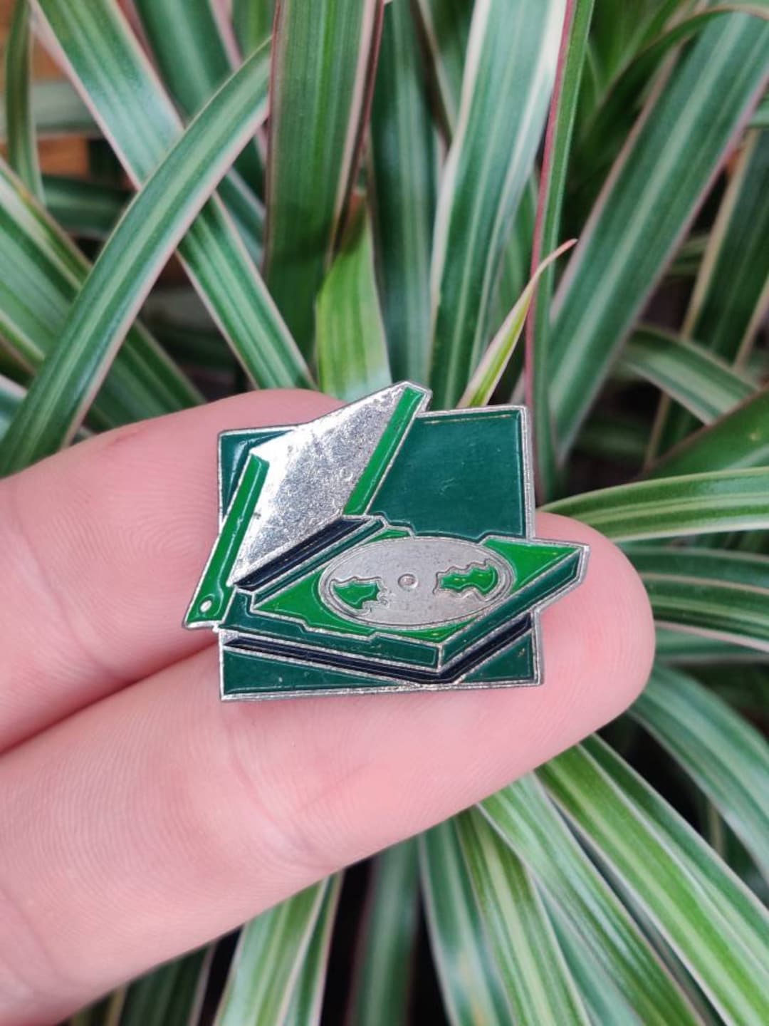 Turntable Record Player Vintage Enamel Lapel Pin Badge, Heineken. - Etsy