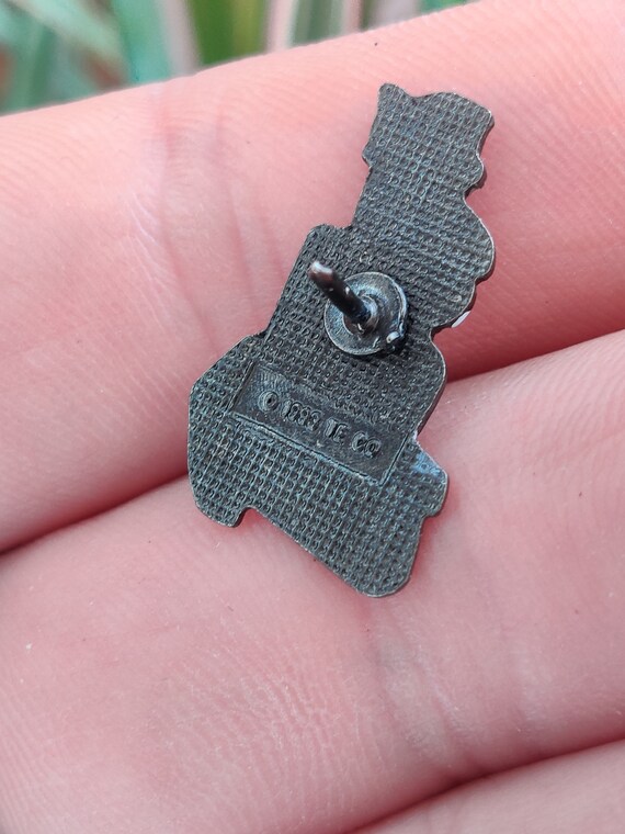 Tom and Jerry vintage enamel lapel pin badge. Hanna B… - Gem