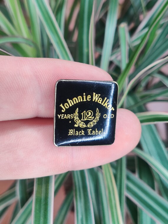 Johnnie Walker black label whisky vintage enamel lape… - Gem