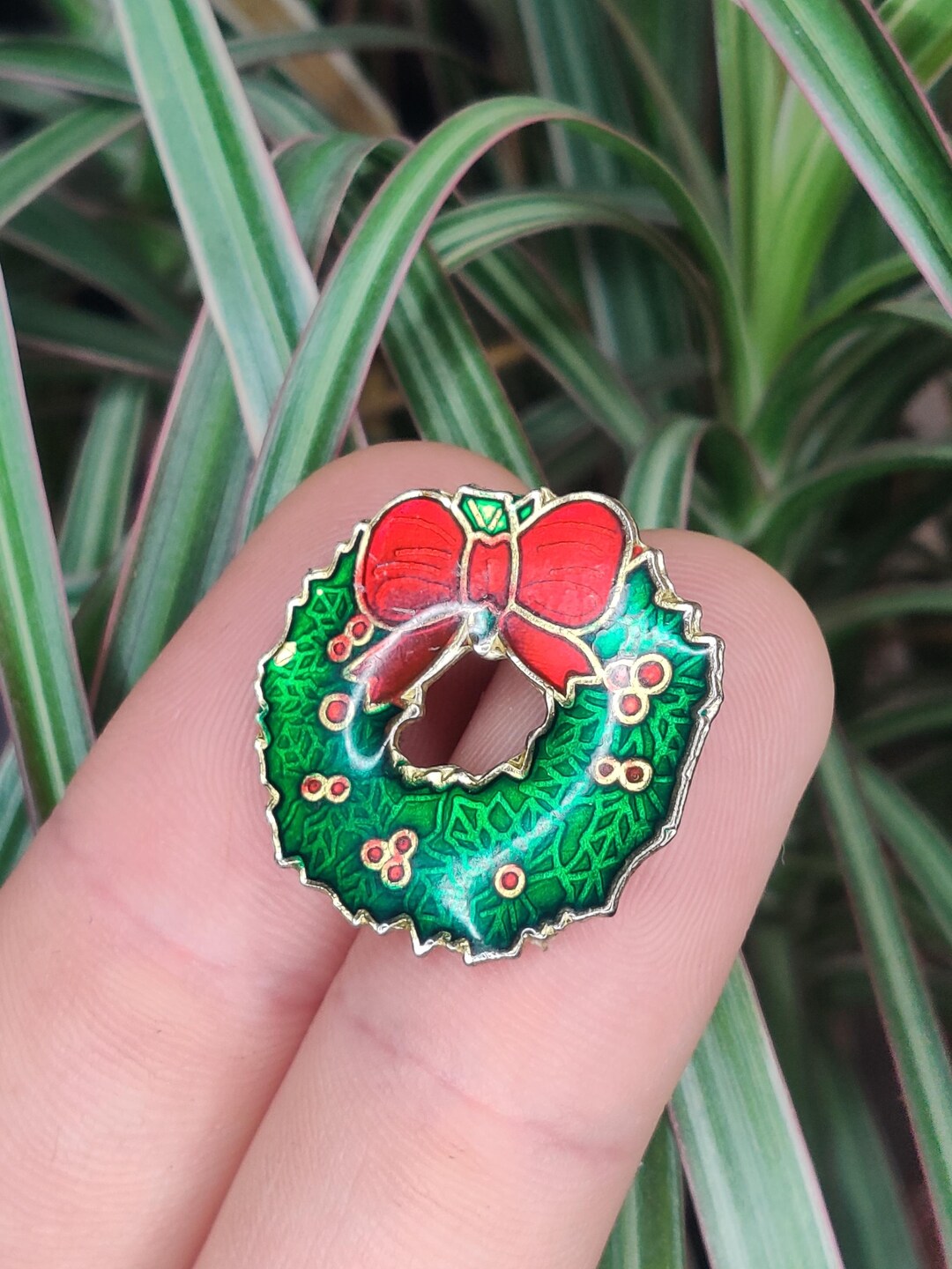 Christmas Wreath Vintage Enamel Lapel Pin Badge. - Etsy