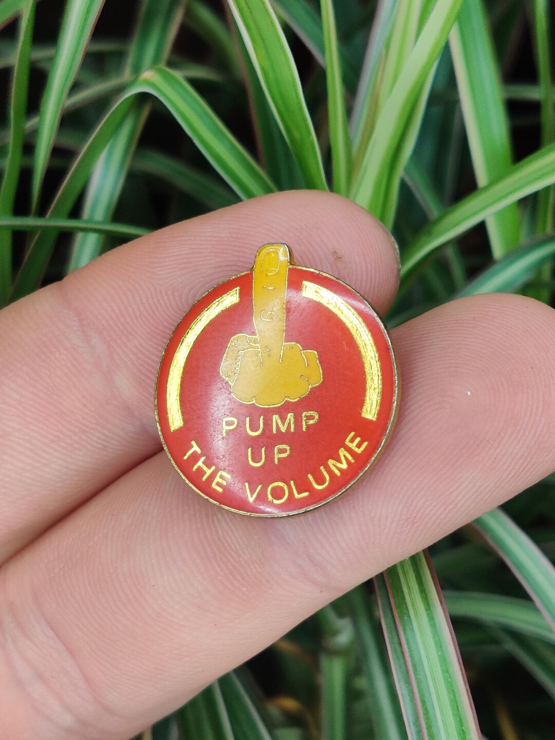Pump up the Volume, Middle Finger Vintage Enamel Comedy Lapel Pin Badge ...