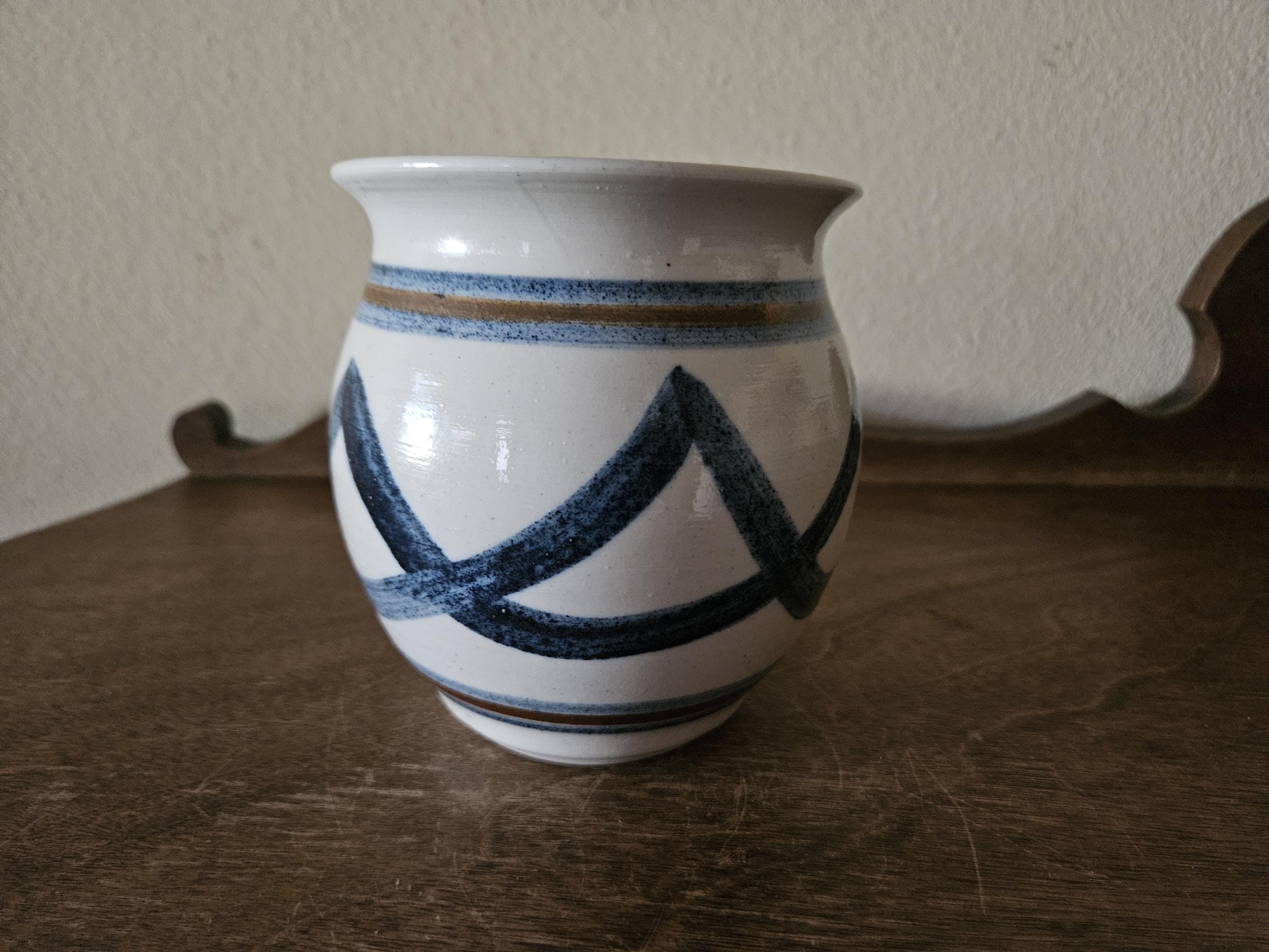 Jamestown VA Pottery Vase - Etsy
