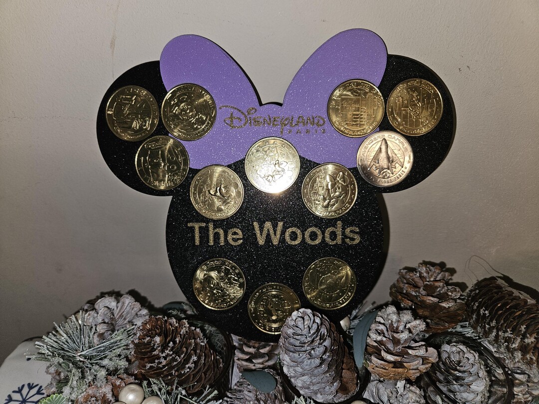 Minnie Mouse Disneyland Paris Coin / Medallion Display Holder ...