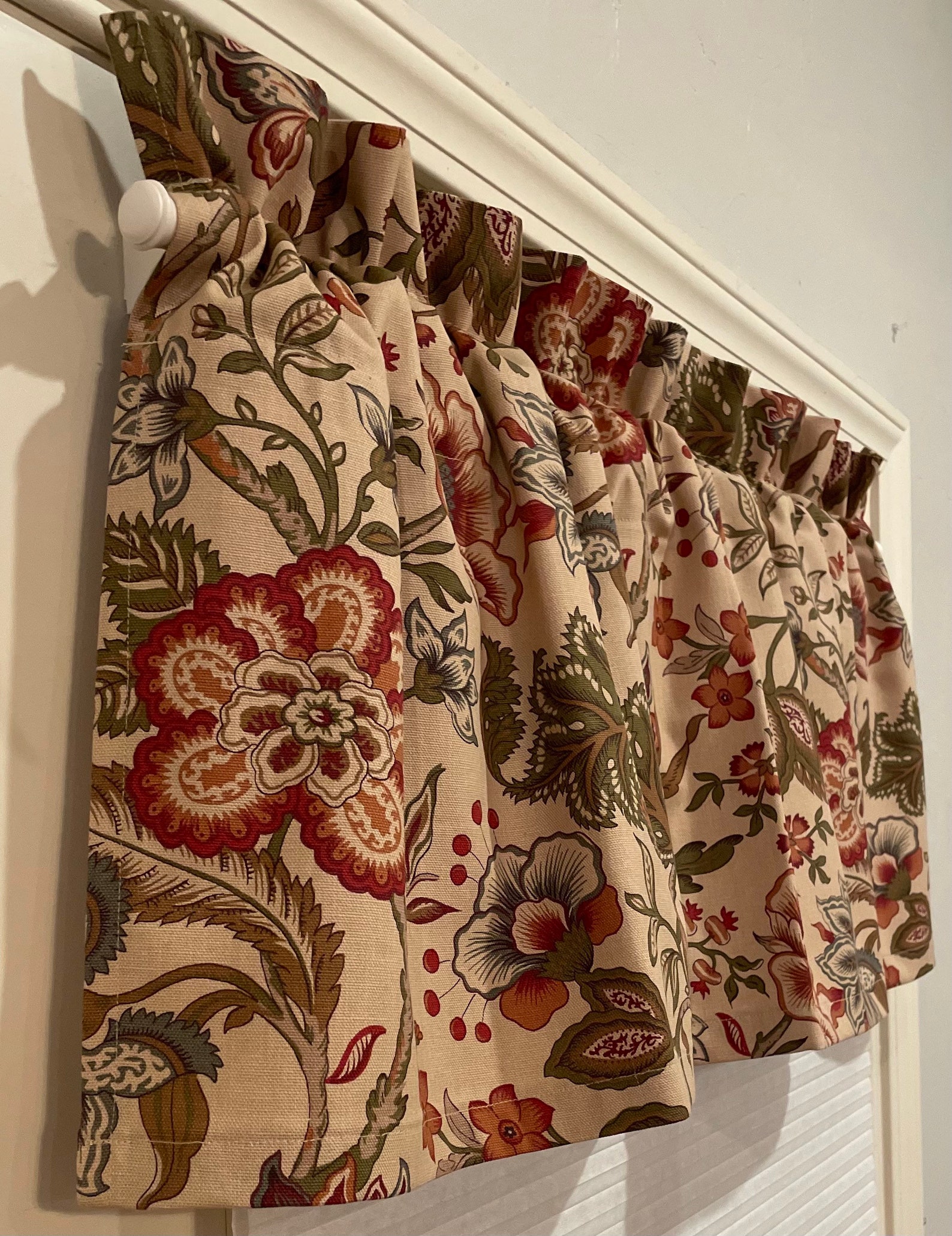 Window Valance - Tan Red & Green Floral - 16 X 42 Inch 100% Medium ...