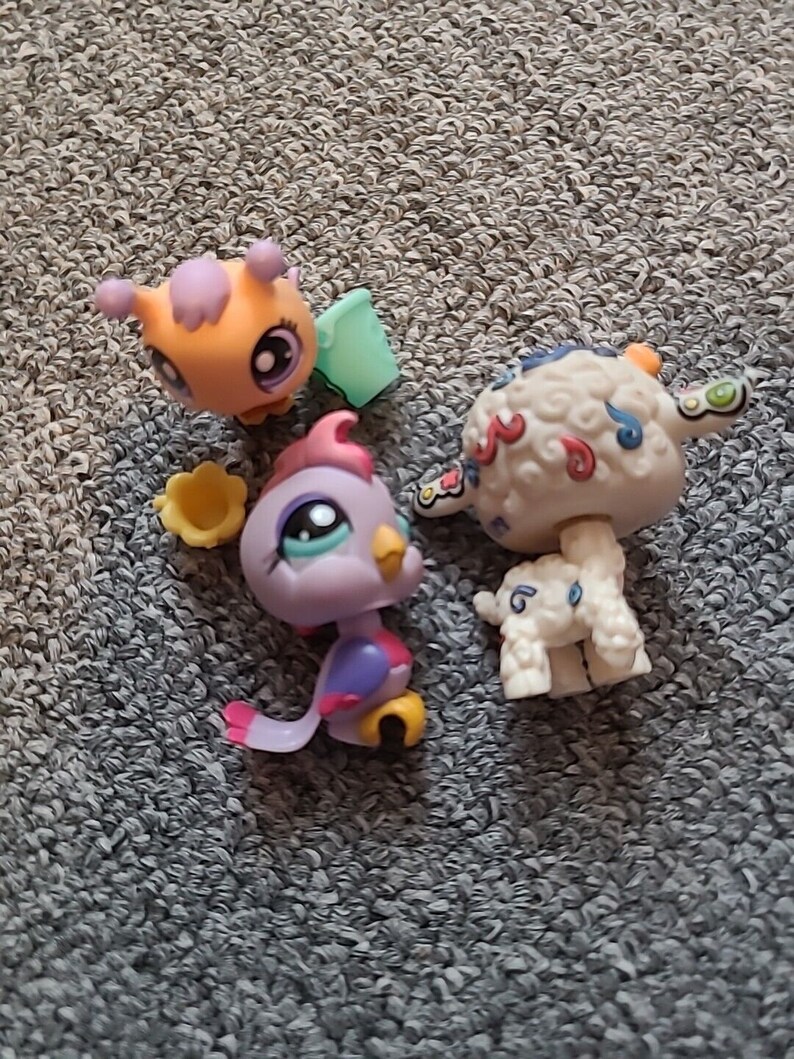 Lot of 3 Hasbro Littlest Pet Shop Figures Cockatoo Lamb Baby Bumblebee ...