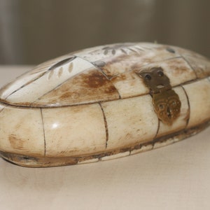 Lot Nr 367 Natural Bone Trinket Jewellery Box Brass Inlay Oval Shaped ...