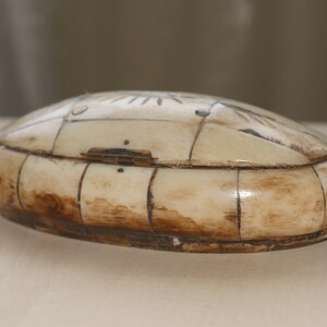 Lot Nr 367 Natural Bone Trinket Jewellery Box Brass Inlay Oval Shaped ...