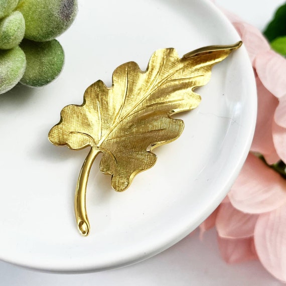 vintage textured brushed leaf - Gem