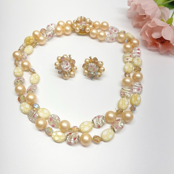 Vintage 50's Pearl, Aurora Borealis and Confetti Bead… - Gem