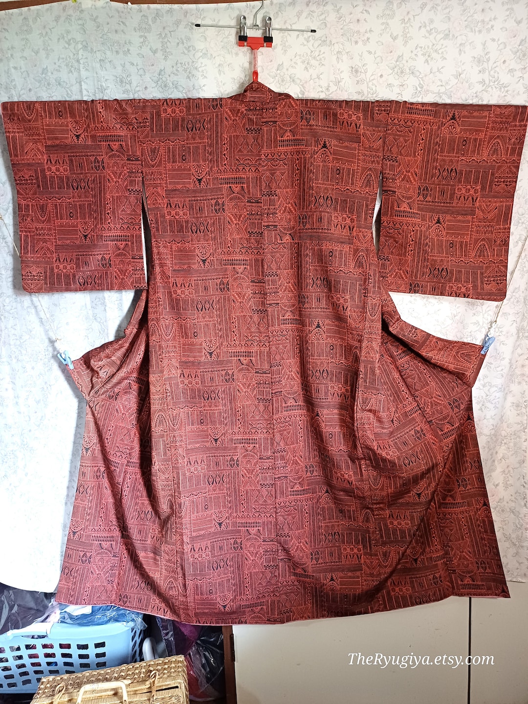 着物 Vintage Japanese Komon Kimono: Elegant Black & Red Geometric ...