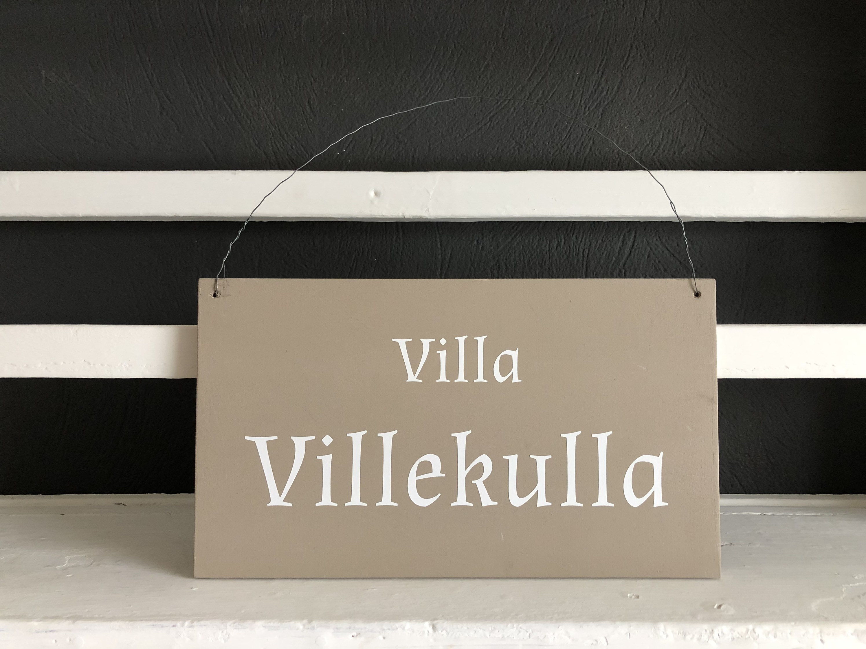 Villa Rustic Sign