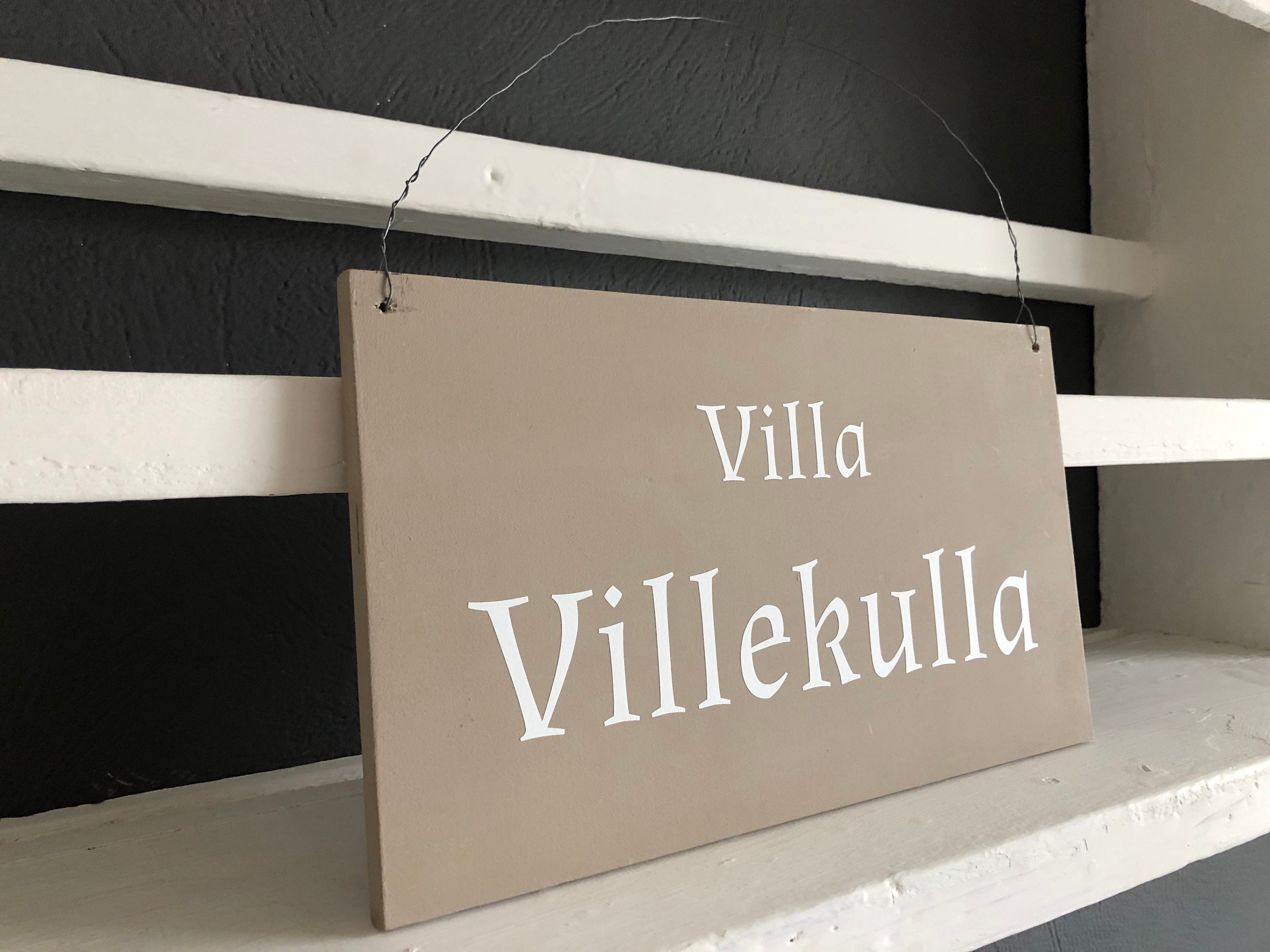 Villa Rustic Sign