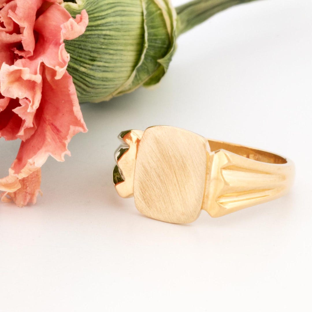 Vintage 10k Yellow Gold Signet Ring, Tapered Shoulders With Textured ...