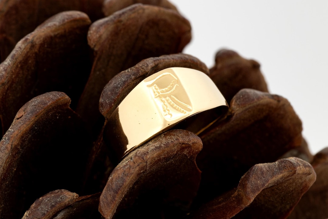 Vintage Italian-made 18k Yellow Gold Signet Ring, Engraved With Initial ...