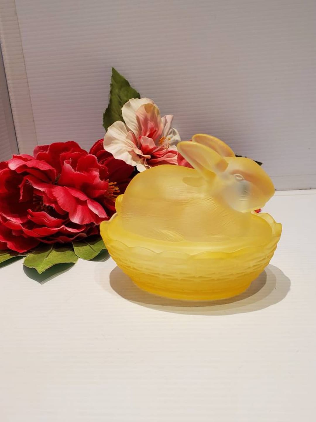 Vintage LE Smith Frosted Yellow Glass Bunny on Nest Basket, Glass Bunny ...